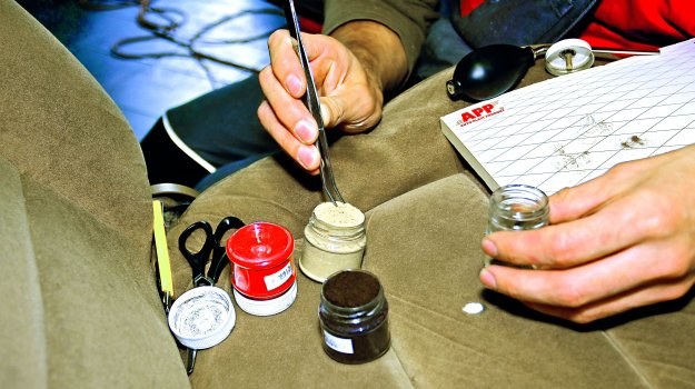 Wypalona dziura w tapicerce - magazynauto.interia.pl - testy i opinie o ... Wypalona dziura w tapicerce - magazynauto.interia.pl - testy i opinie o ...