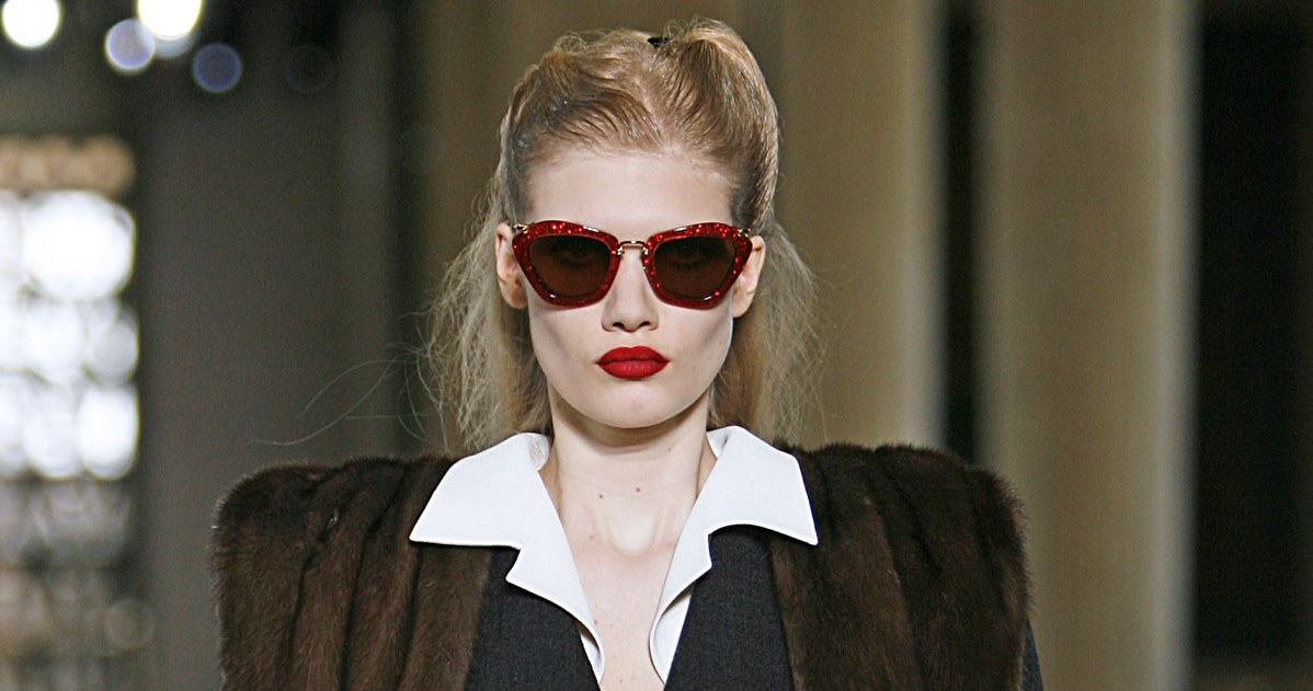 Ramię w ramię - Styl w INTERIA.PL