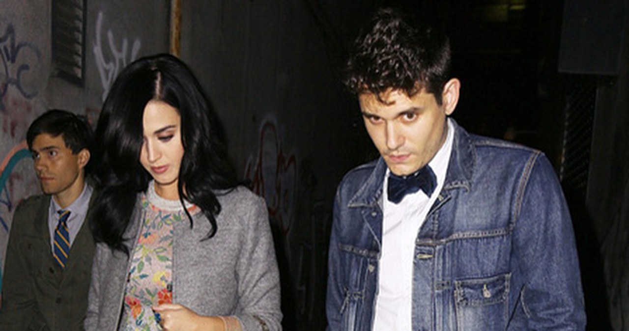 Katy Perry schowała się... pod stołem - Kobieta w INTERIA.PL