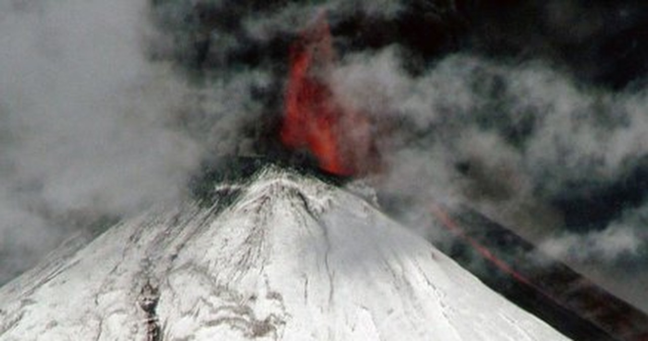 Wybuchy wulkanów na Alasce i w Chile - Wydarzenia w INTERIA.PL