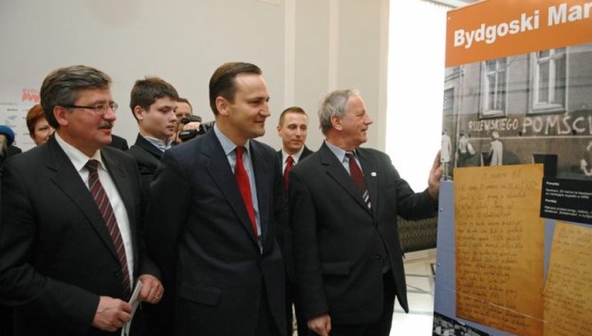 Polacy wolą Sikorskiego od Komorowskiego - Wydarzenia w INTERIA.PL