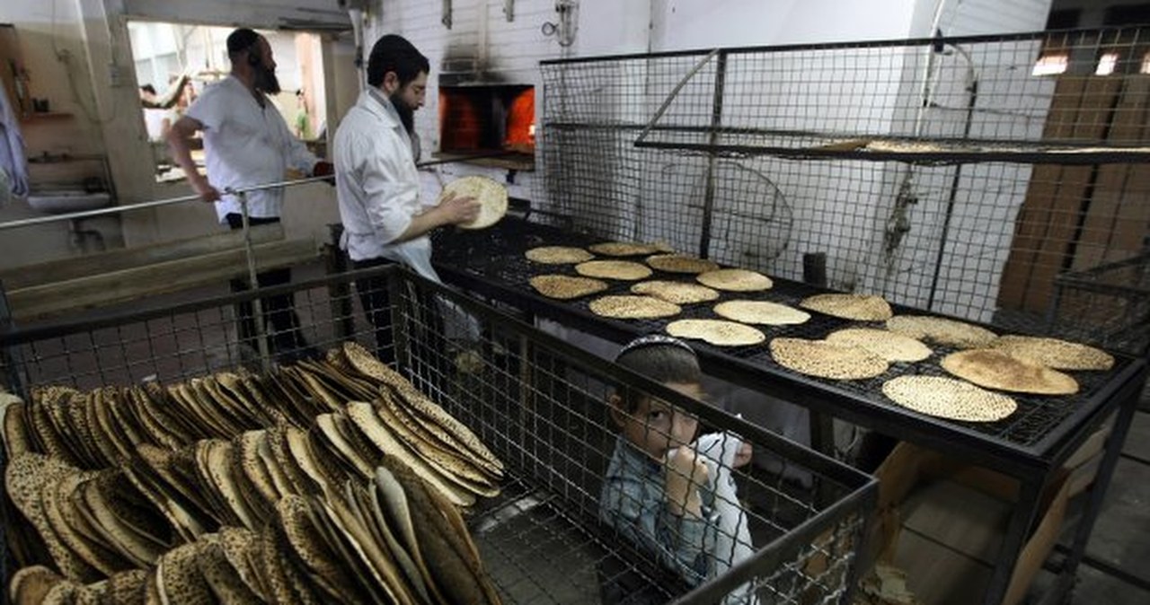 Izrael: Rabini ostrzegają przed podrobioną macą - Wydarzenia w INTERIA.PL