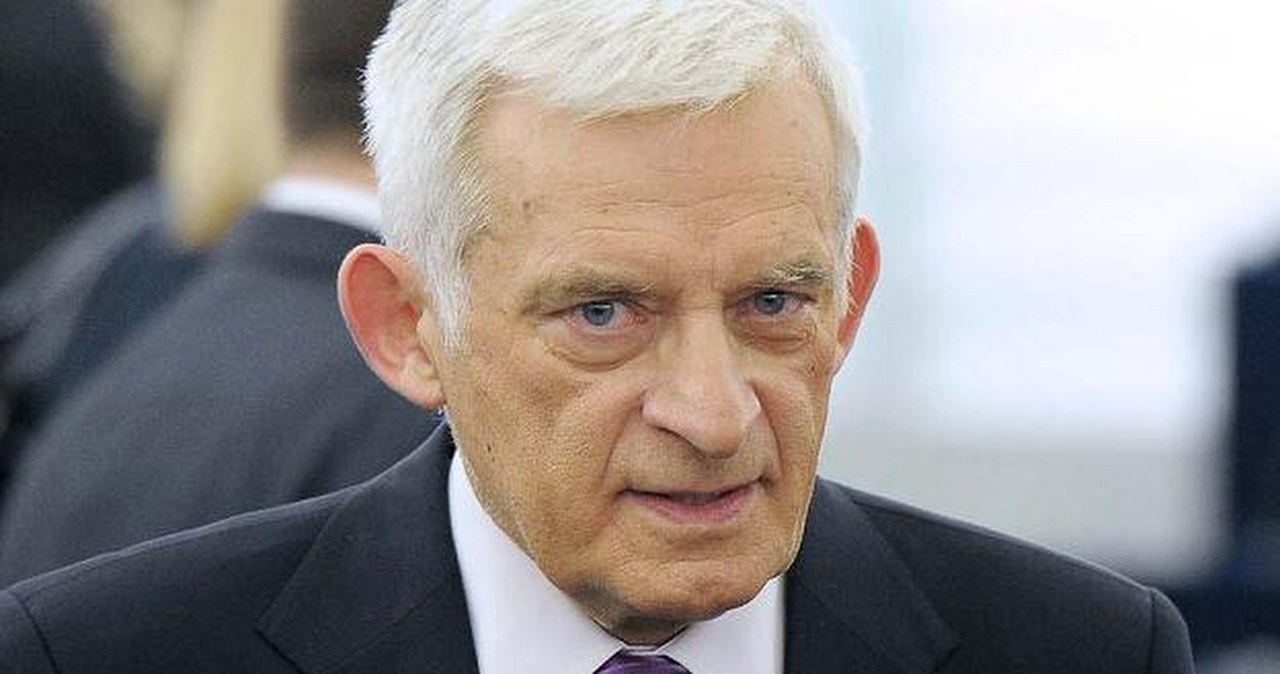 Nieoficjalnie: Ordery Orła Białego dla Daviesa, Buzka i Strzembosza ...