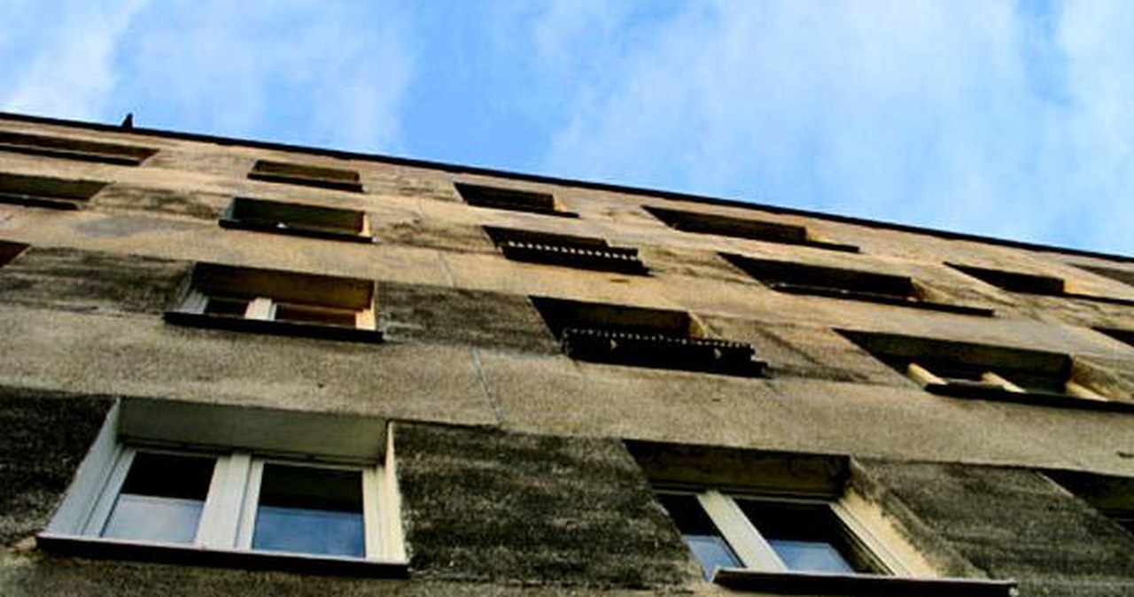 Zmarł 8-latek, który wypadł z okna - Wydarzenia w INTERIA.PL