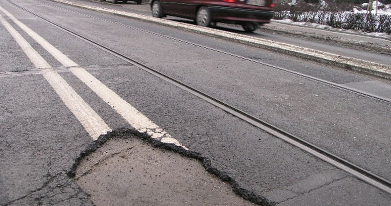 Dziury czy koleiny? - Motoryzacja w INTERIA.PL
