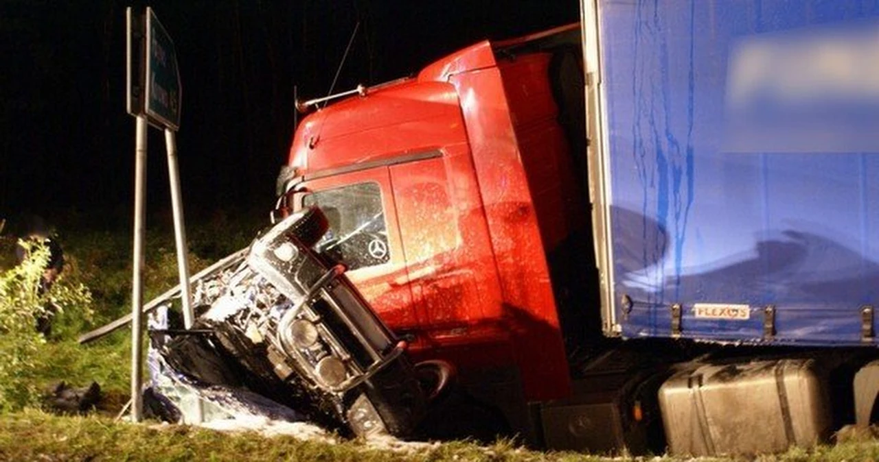 Tragiczne zderzenie z tirem - Motoryzacja w INTERIA.PL