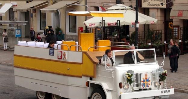 Pierwszy i jedyny polski papamobile - Motoryzacja w INTERIA.PL