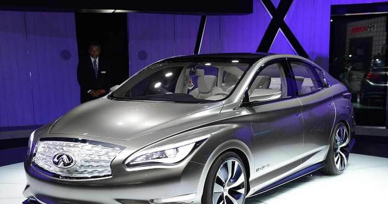 Nowe infiniti LE. Z bezprzewodowym ładowaniem - Motoryzacja w INTERIA.PL