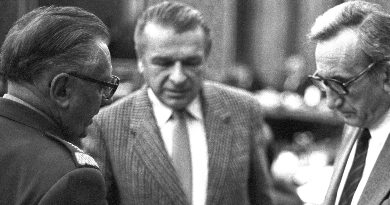 "Gruba linia", "gruba kreska" i prawdziwa polityka - Historia w INTERIA.PL