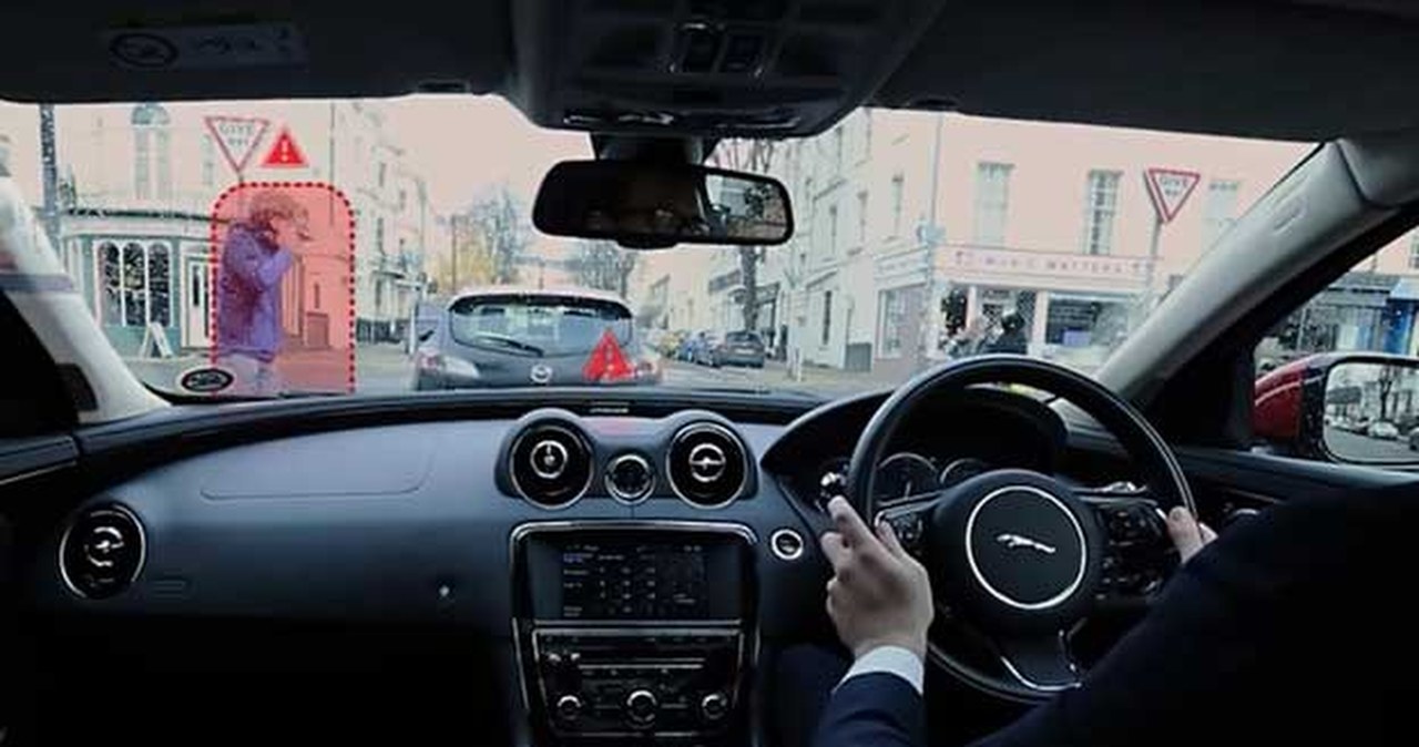 Jaguar z wirtualną przednią szybą. Po co? - Motoryzacja w INTERIA.PL