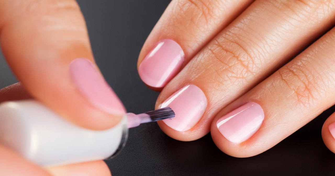 Strawberry milkshake nails. Na czym polega ta stylizacja? - Styl w ...