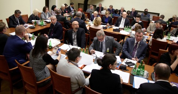 Sejmowa komisja pozytywnie zaopiniowała prezydencki projekt ws. wieku ... Sejmowa komisja pozytywnie zaopiniowała prezydencki projekt ws. wieku ...