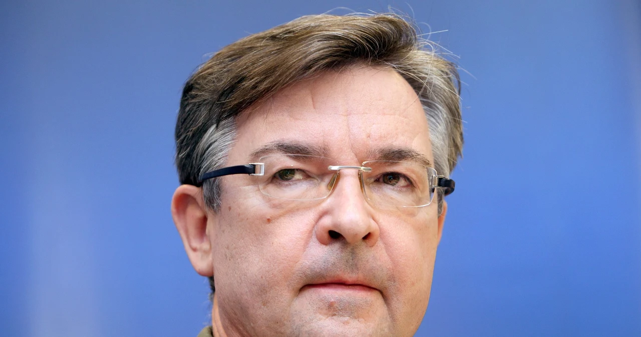 Śledztwo smoleńskie: Przesłuchano gen. Krzysztofa Parulskiego ...