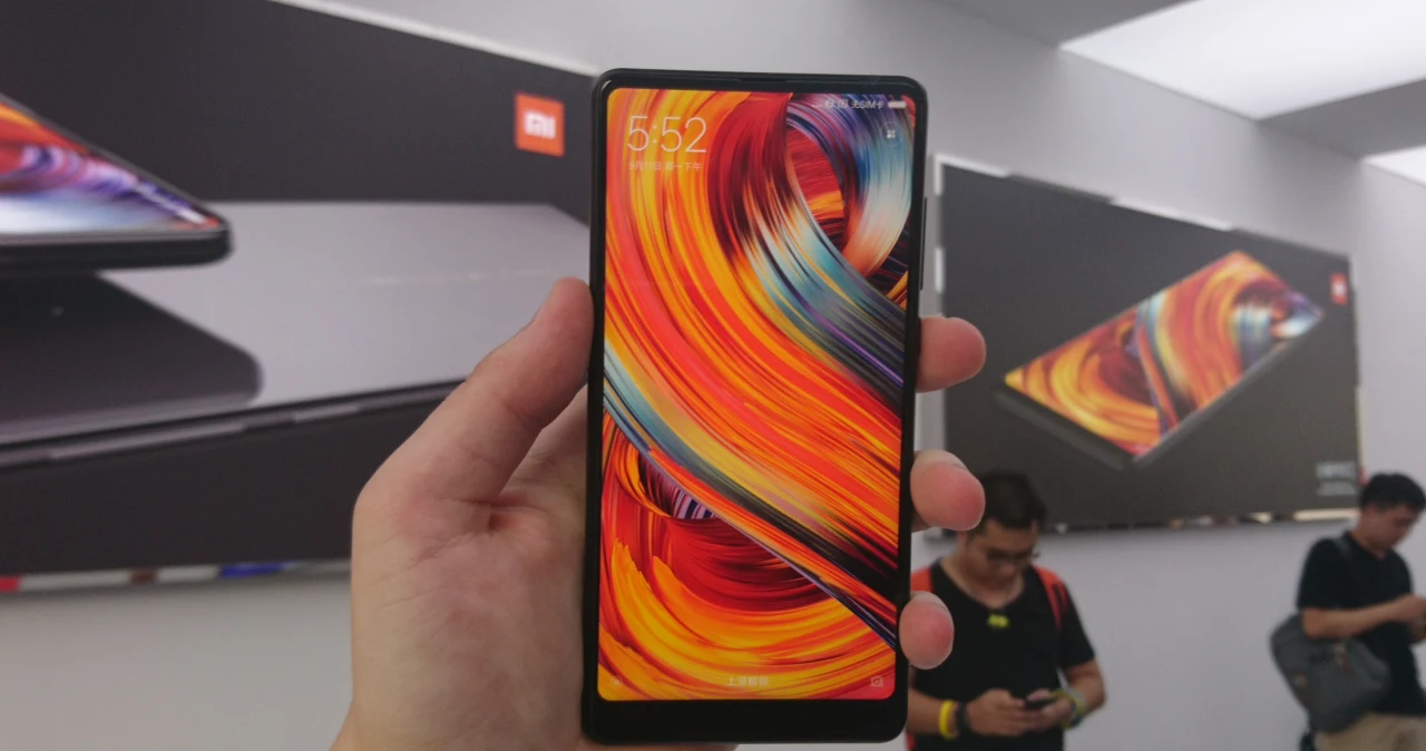 Xiaomi Mi Mix 2 - pierwsze wrażenia. Pogromca iPhone’a 8 i S8?