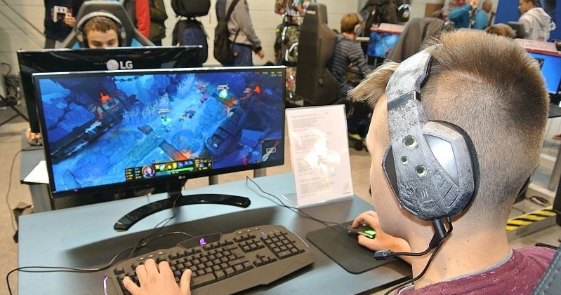 Cosplay, turnieje CS:GO/LOL i… rzut myszą do celu, czyli HAMA na PGA ...