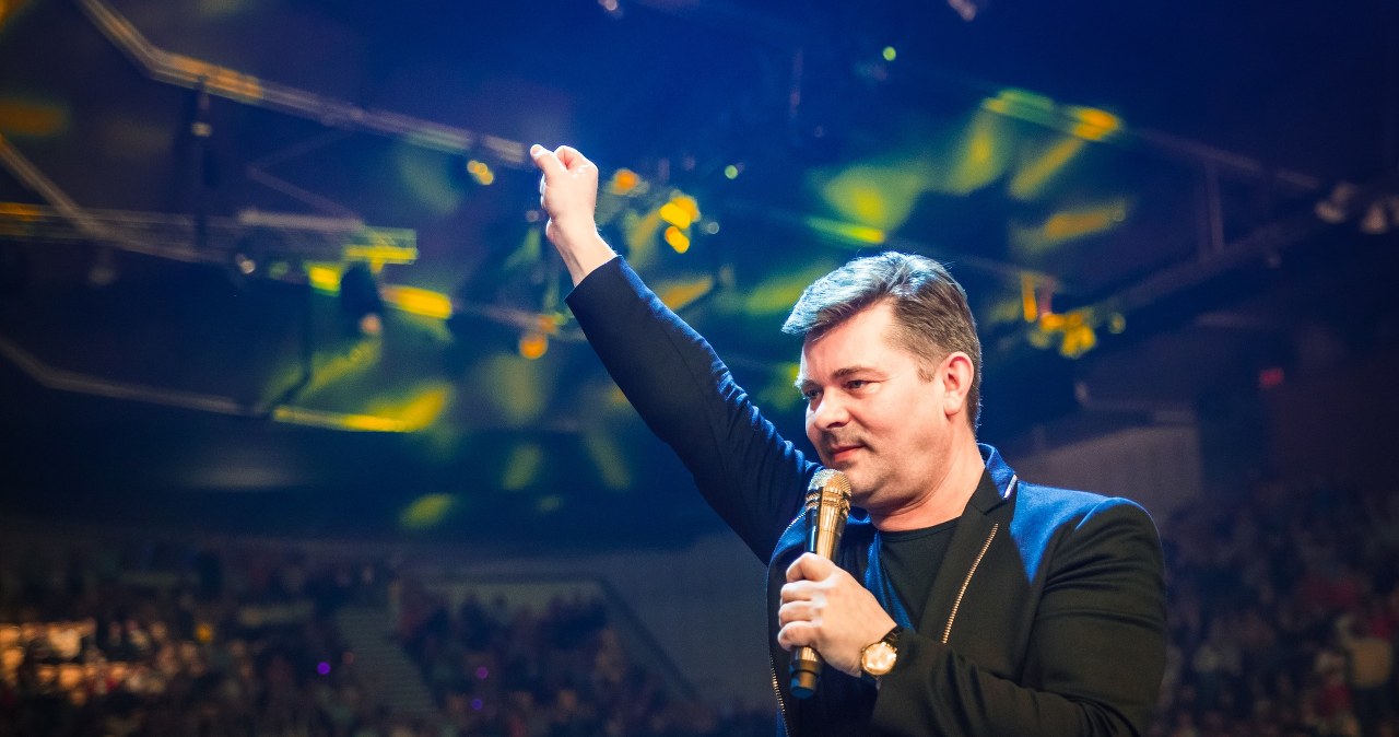 Zenek Martyniuk i "Zaczarowana wyspa". Akcent i przygody z "Alicji w krainie czarów" - Muzyka w ...