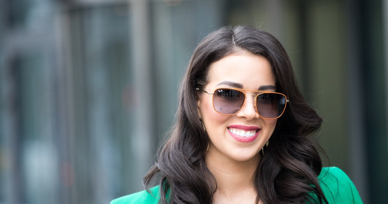 Macademian Girl ćwiczy poledance w samej bieliźnie - Kobieta w INTERIA.PL