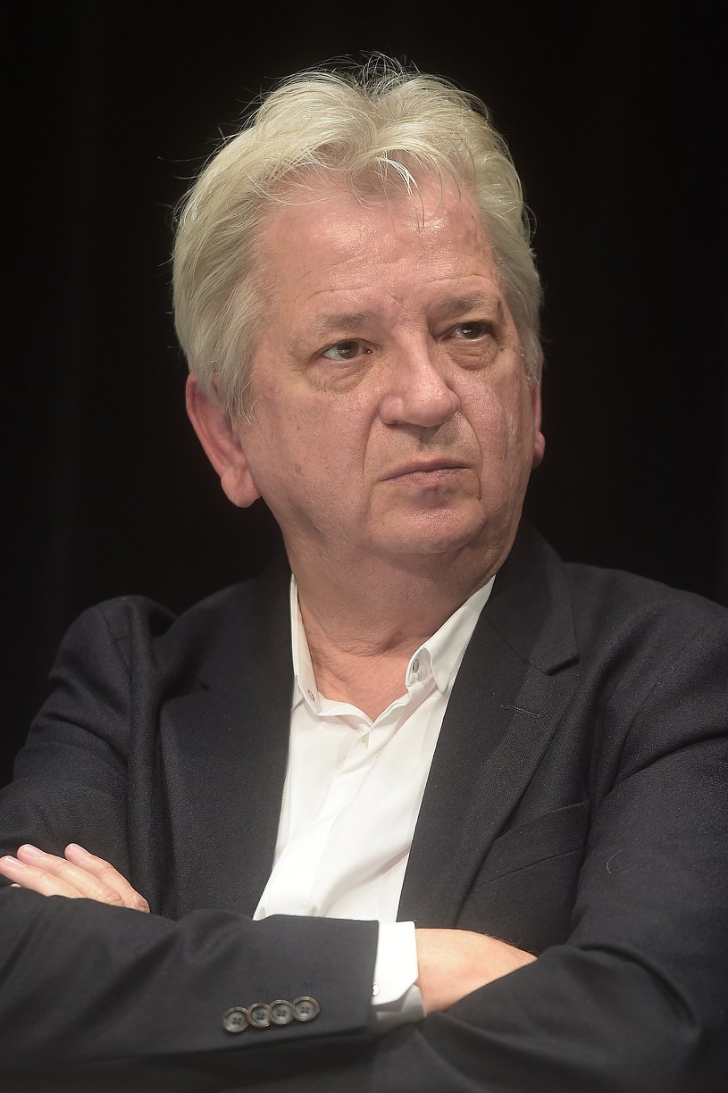 "Mały Zgon": Juliusz Machulski na planie serialu Canal+ - film.interia.pl