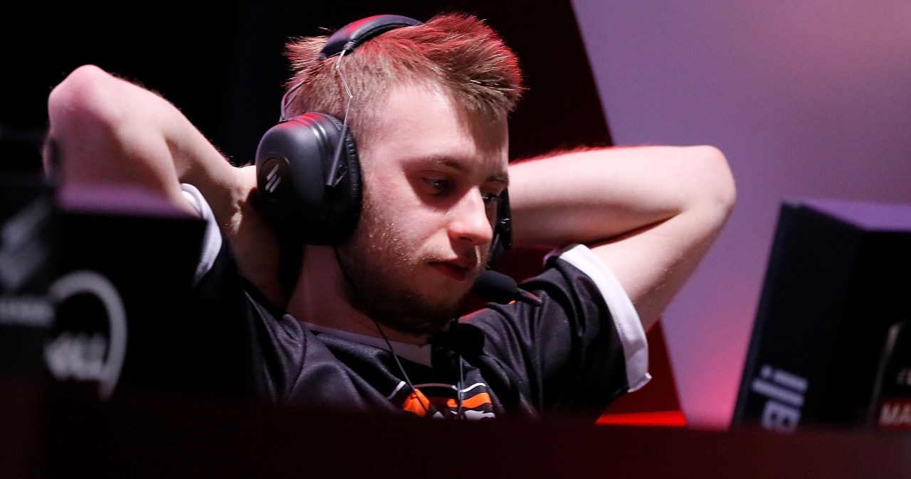 "Byali" oficjalnie opuścił Virtus.pro - Esporter.pl