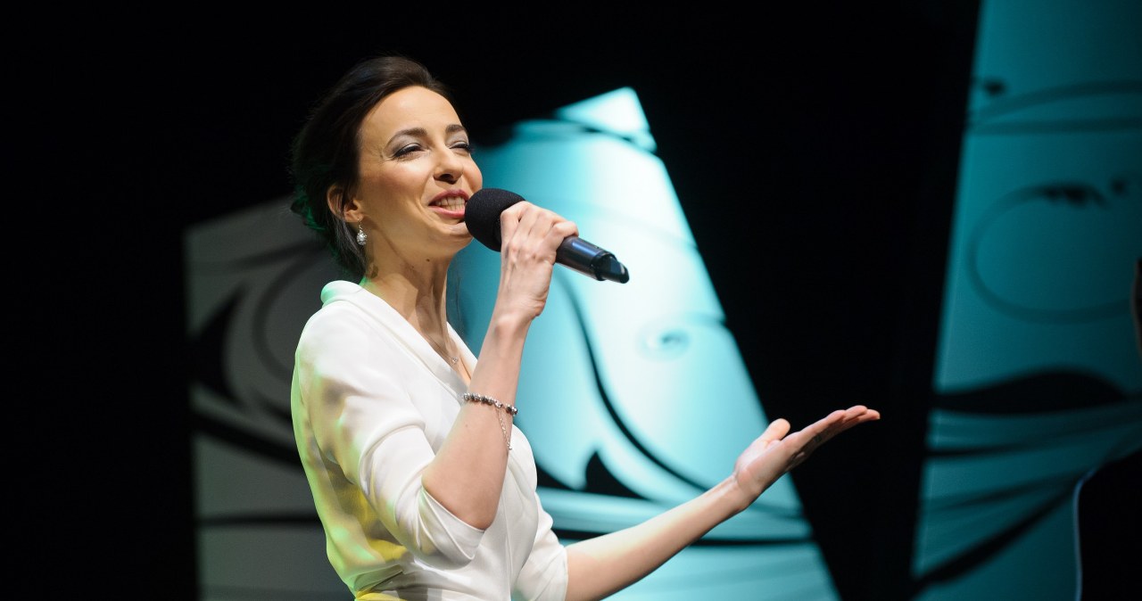 Poruszająca piosenka o depresji Jacka Bończyka. Posłuchaj "Pani D ...