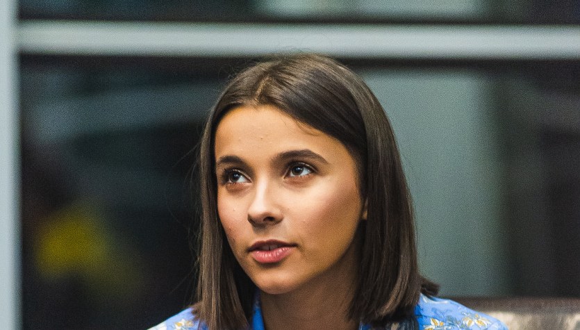 Carla Fernandes z nowym singlem. Zobacz klip "Por Qué" - Muzyka w ...