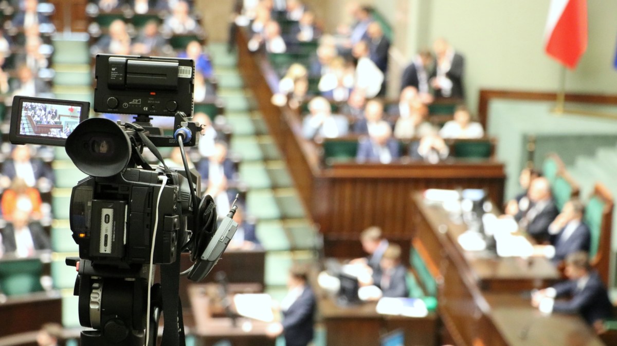 Sondaż: PiS 39,7 proc., KO - 28,1, w sumie 5 ugrupowań w Sejmie - RMF 24