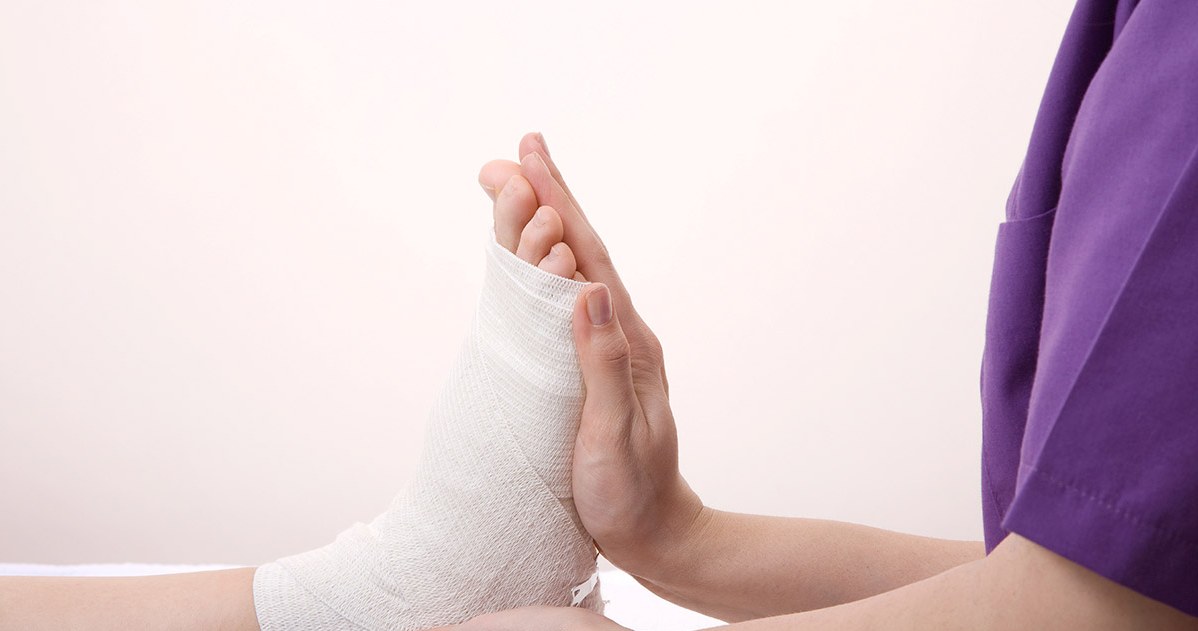 Domowe sposoby na skręconą kostkę - Kobieta w INTERIA.PL