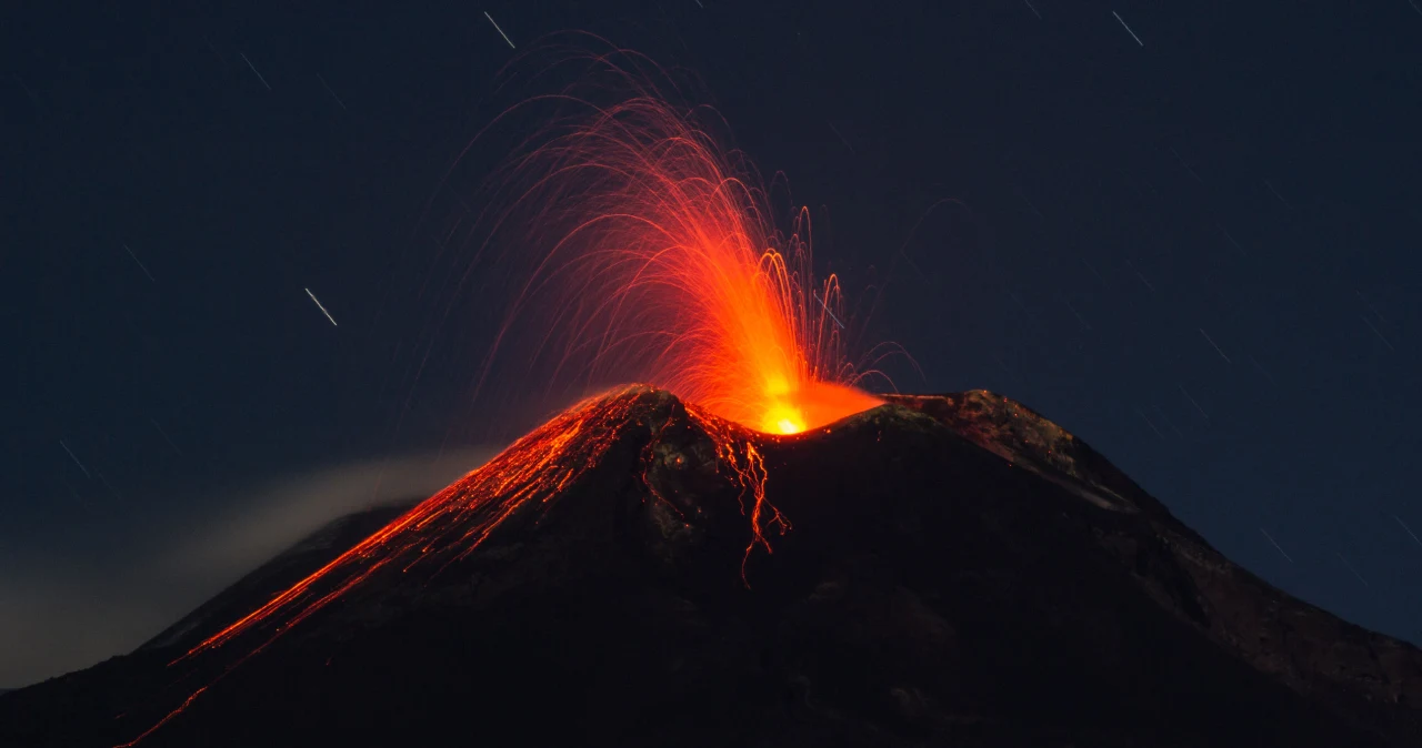 Erupcja wulkanu Etna. Jest alert dla mieszkańców i turystów - GeekWeek ...