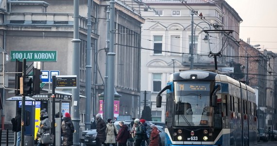 Kraków: Ceny biletów komunikacji miejskiej mocno w górę. Zmiany od 1 lutego - RMF 24