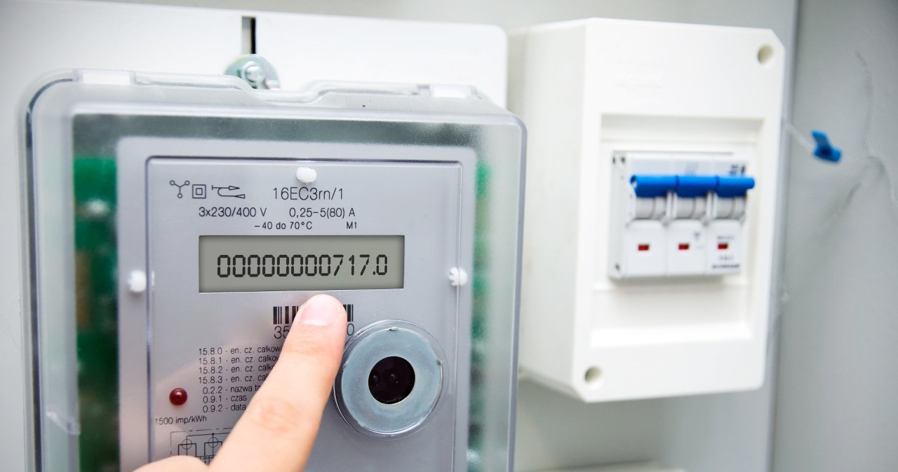 Jak odczytać licznik prądu? Tajemnicze symbole i kody OBIS - GeekWeek w ...