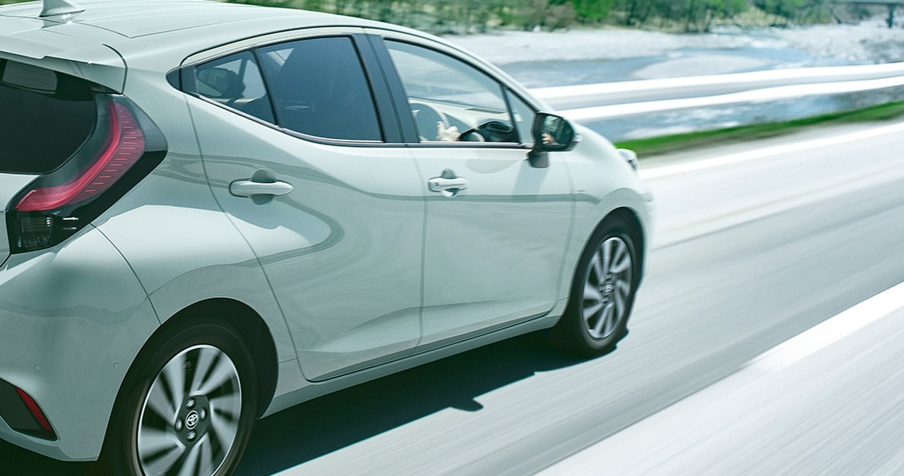 Toyota Aqua - nowa generacja małego Priusa zasili urządzenia domowe ...