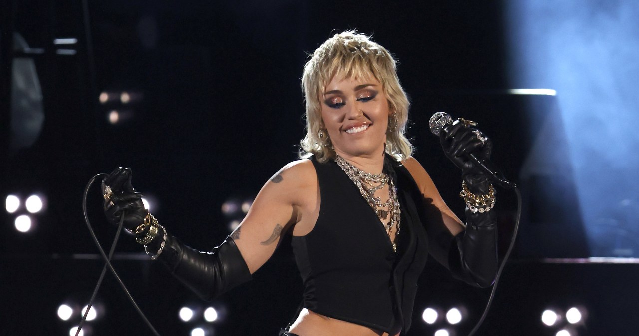 Miley Cyrus w utworze z Metalliką! Posłuchaj nowej wersji "Nothing Else ...