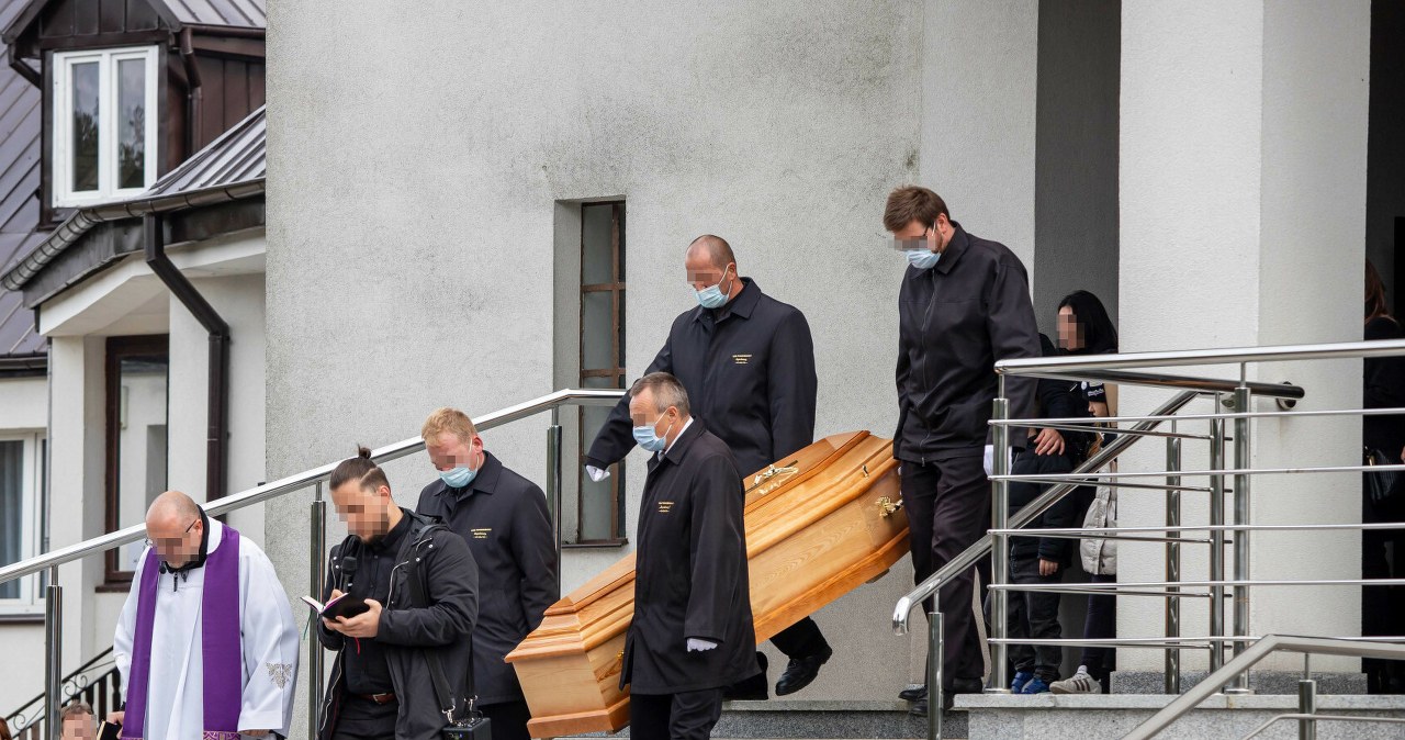 Pogrzeb Bezczela. Peja ujawnia, jak wyglądała ceremonia - pomponik.pl