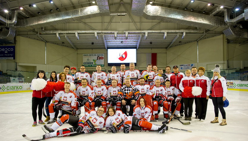Hokej. Gwiazdy na lodowisku w Tychach zagrają dla WOŚP - Sport w INTERIA.PL Hokej. Gwiazdy na lodowisku w Tychach zagrają dla WOŚP - Sport w INTERIA.PL