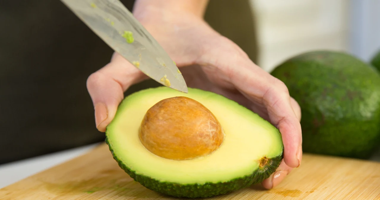 Pestka z awokado: Jak wykorzystać? - Kobieta w INTERIA.PL