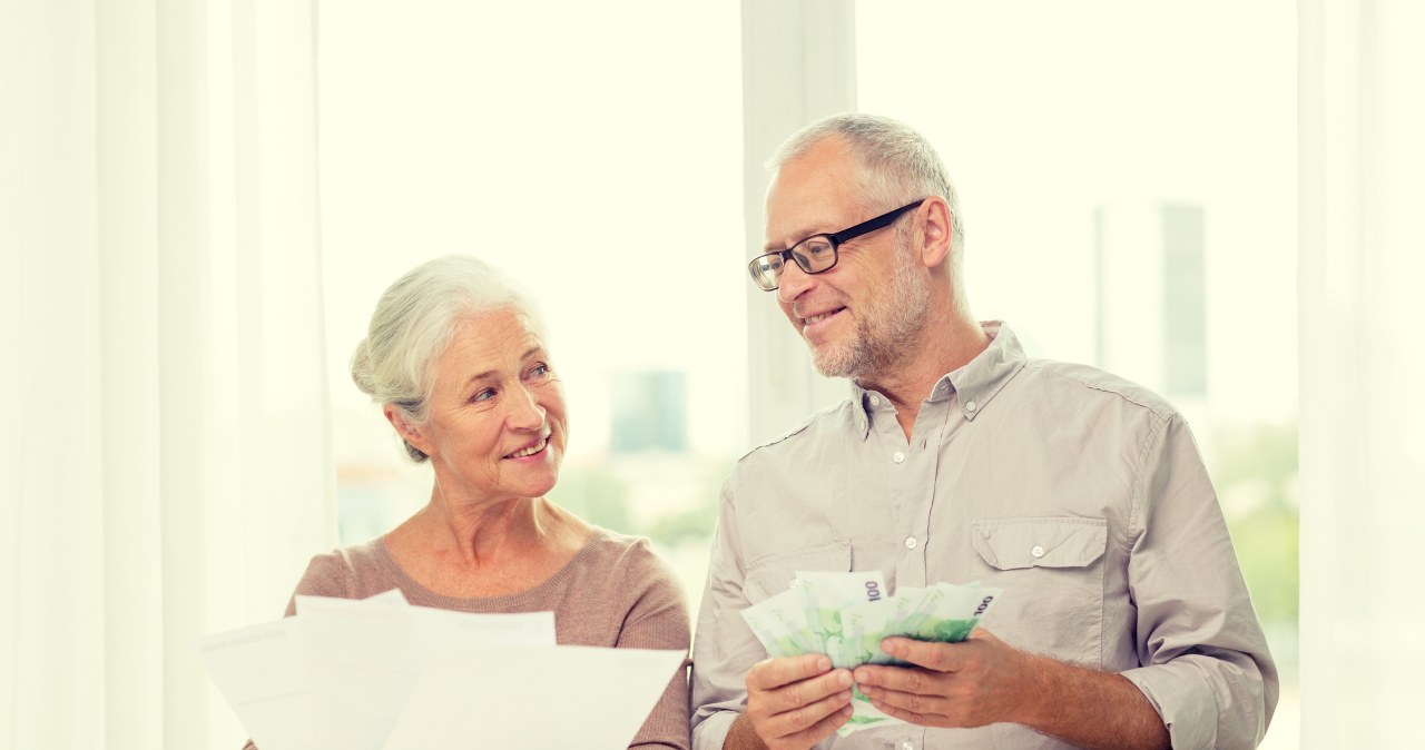 13. emerytura 2022. Kiedy wypłata i ile emeryci dostaną "na rękę"? - Biznes w INTERIA.PL