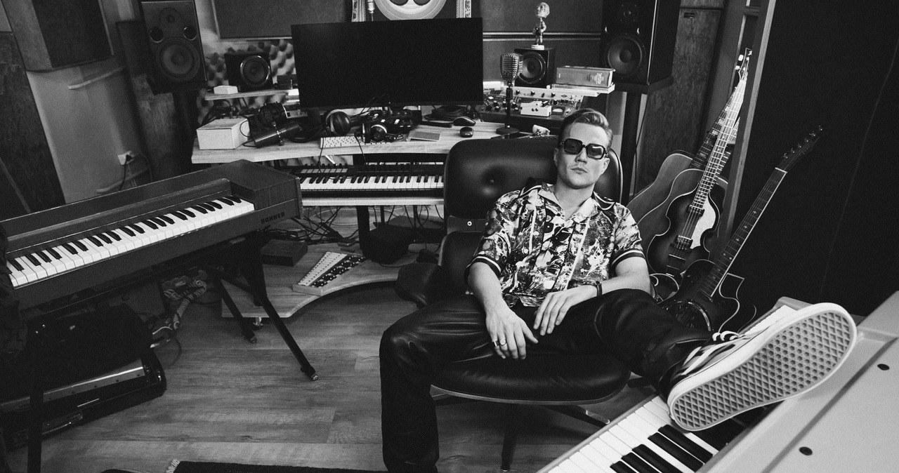 Mrozu wraca z nową płytą. Posłuchaj albumu "Złote bloki" - Muzyka w ...