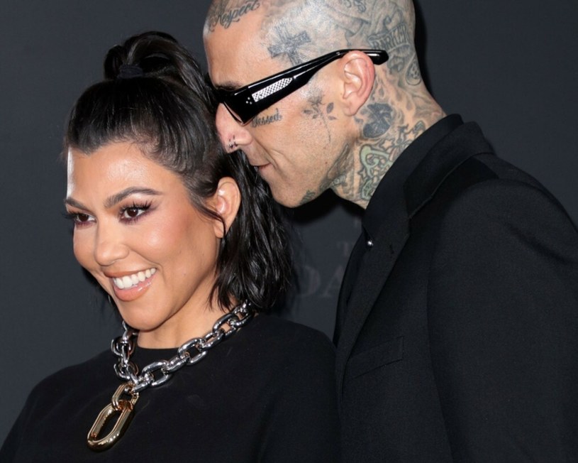 Travis Baker "prosi" grób ojca Kardashianek o zgodę na ślub z Kourtney ...