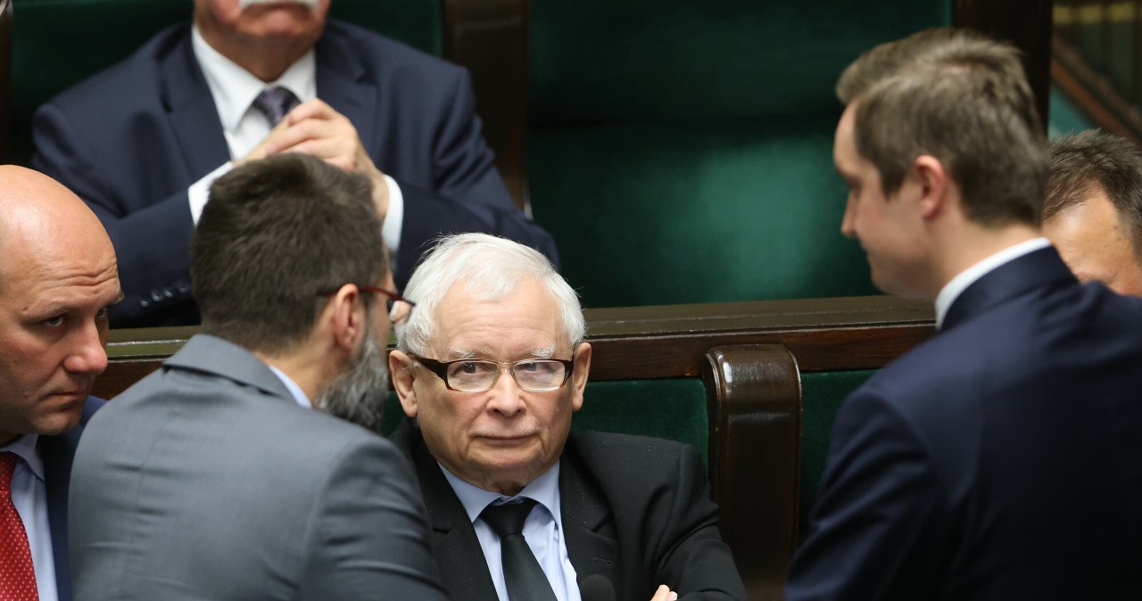 Sondaż. Zjednoczona Prawica zyskuje, Konfederacja z największym spadkiem - Wydarzenia w INTERIA.PL