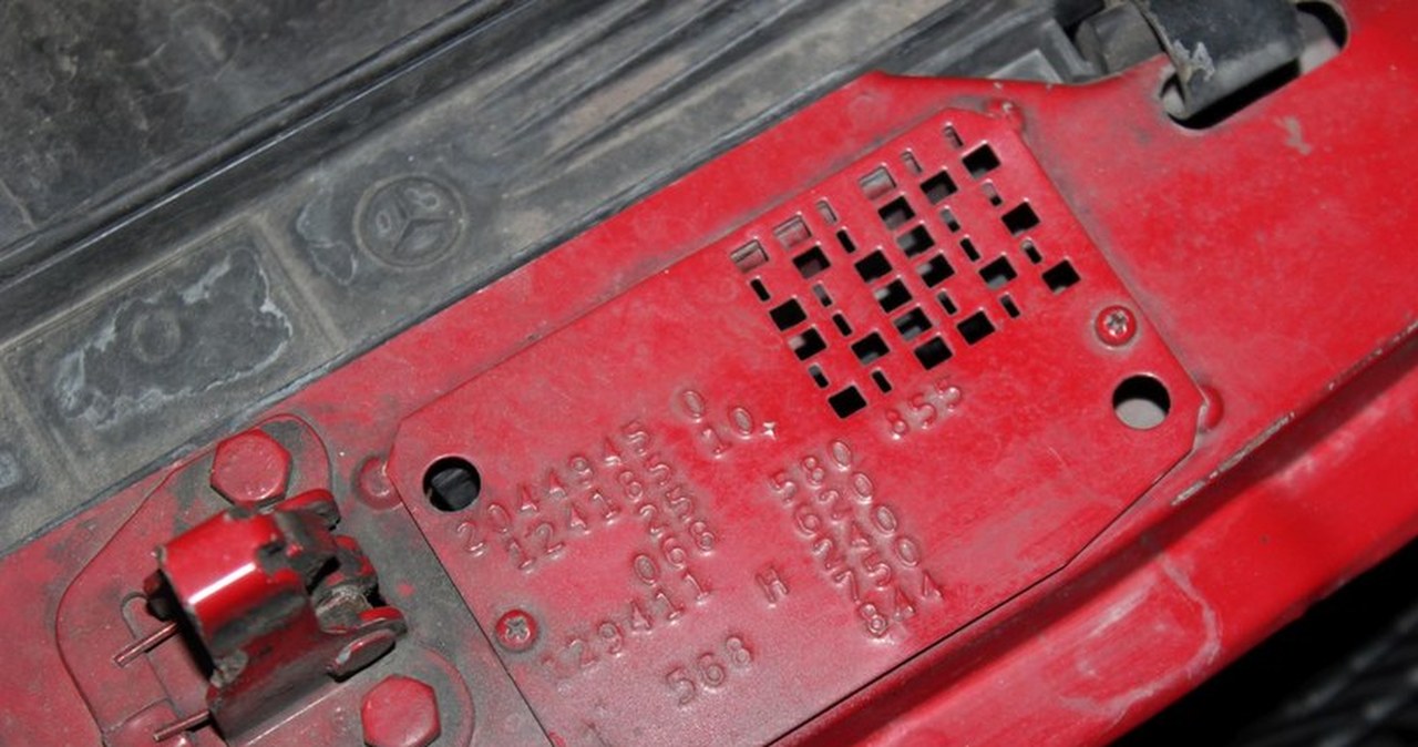 Numer VIN to DNA samochodu. Gdzie go znaleźć i jak rozkodować ...