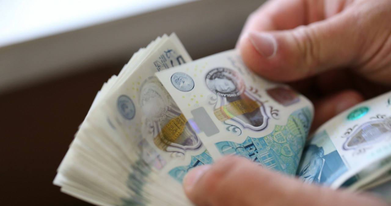 Gotówka wychodzi z mody. Największy na świecie producent banknotów ma problemy finansowe ...