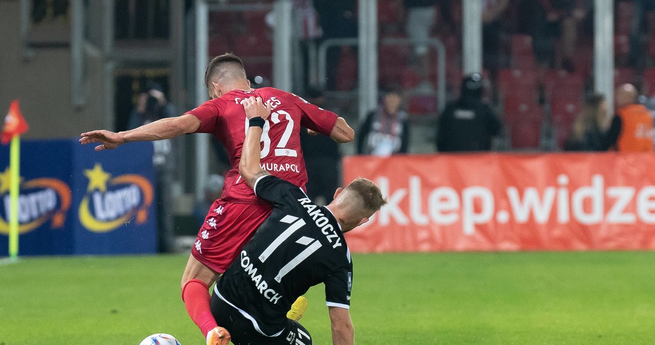 Brutalny faul w Ekstraklasie bez reakcji VAR. Skandaliczna decyzja ... Brutalny faul w Ekstraklasie bez reakcji VAR. Skandaliczna decyzja ...