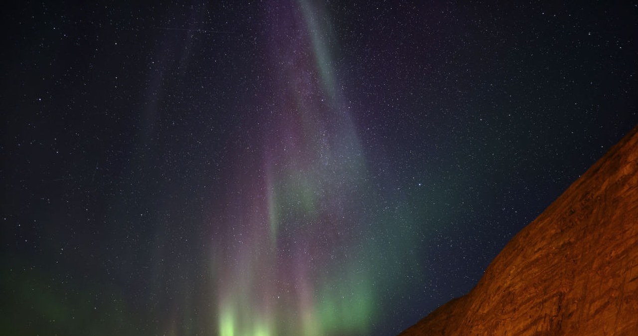 Zorza polarna. Jest widoczna nie tylko w okolicach podbiegunowych - Zielona w INTERIA.PL