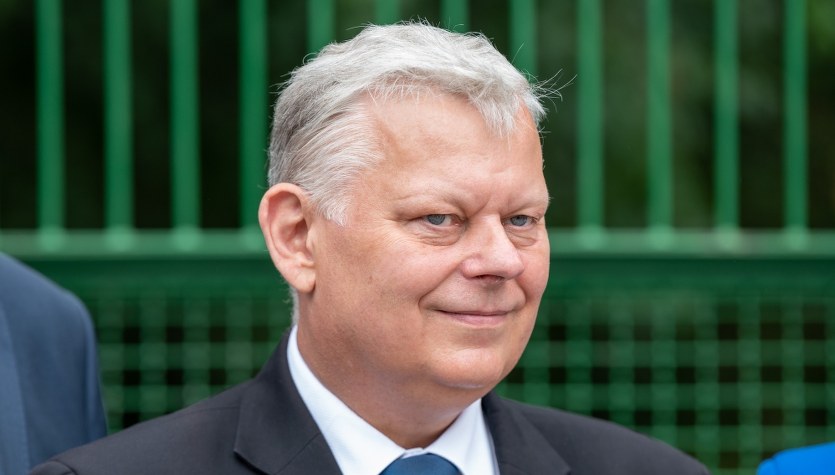 Marek Suski: Jacek Sasin i premier Morawiecki wznosili za siebie ...