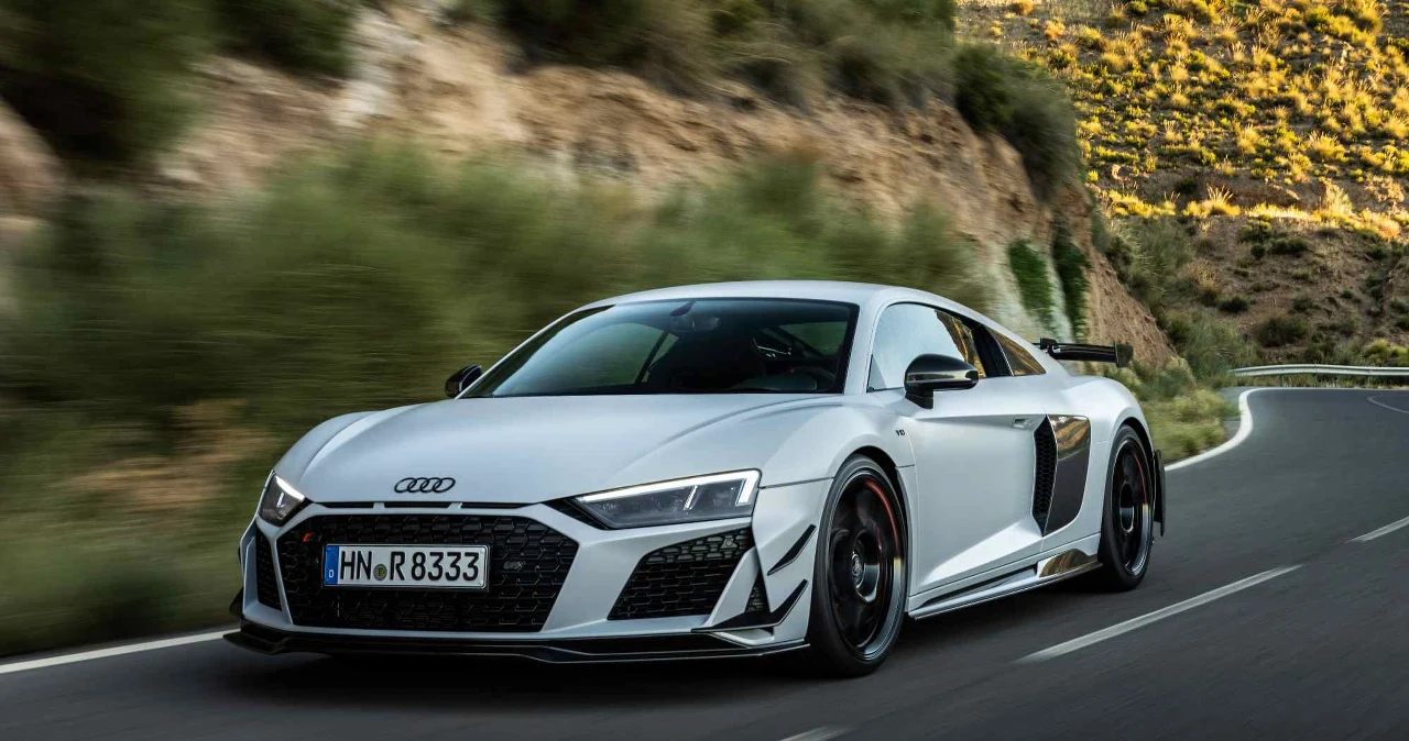 Jak odchodzić, to bokiem. Oto Audi R8 Coupe GT RWD. 620 KM i napęd na ...