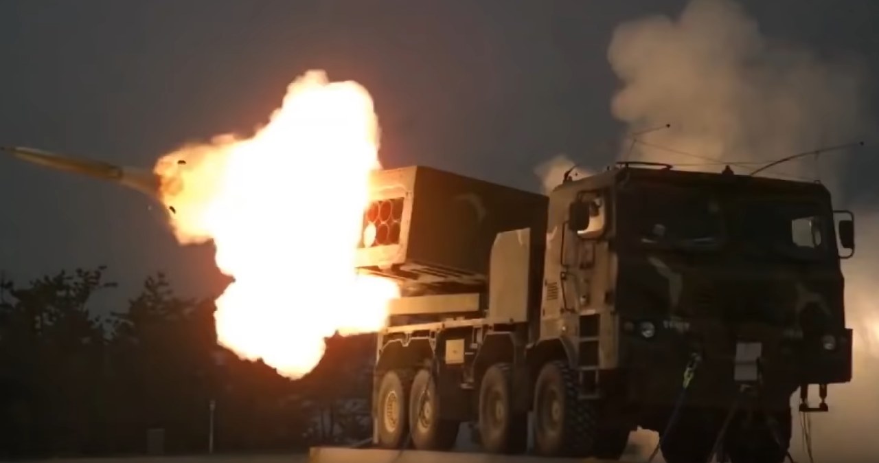 K239 Chunmoo zamiast HIMARS-ów. Dlaczego Polska kupuje wyrzutnie z Korei? - GeekWeek w INTERIA.PL