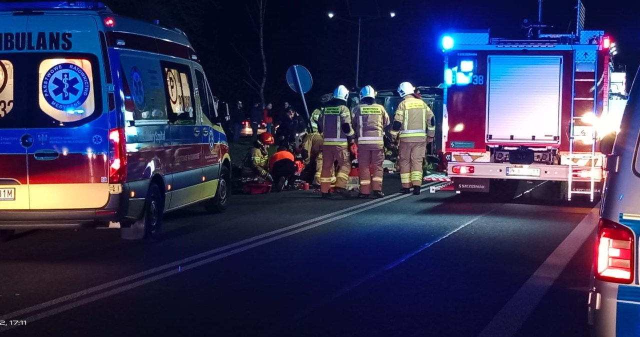 Dębe: Śmiertelny wypadek. Zginęła jedna osoba, osiem zostało rannych - Wydarzenia w INTERIA.PL