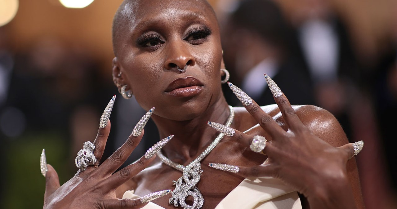 Cynthia Erivo gwiazdą serialu "Raising Wild". Produkuje Renee Zellweger ...