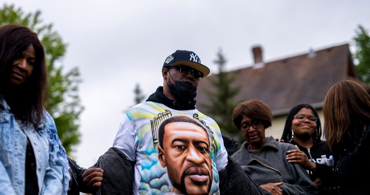 Wraca sprawa śmierci Georgea Floyda. Kolejny były policjant skazany ...