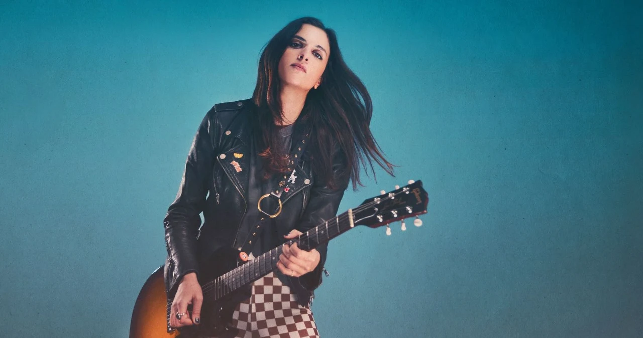 Laura Cox z nowym klipem. "Bogini gitary" zapowiada album "Head Above ...